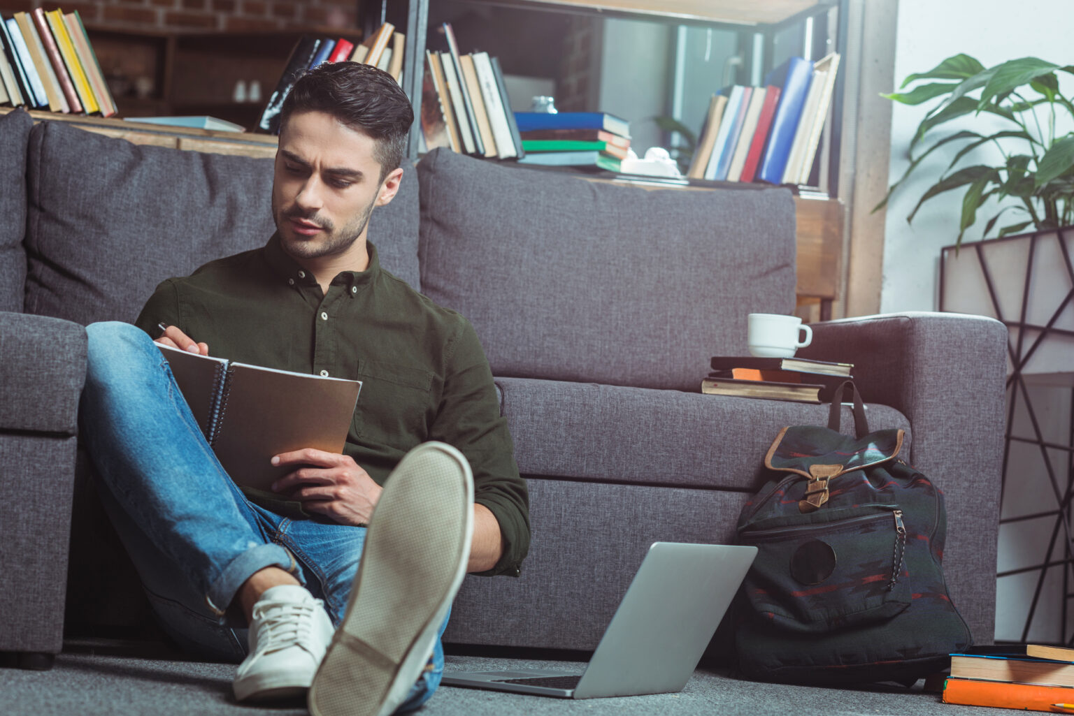 The BEST Travel Cases for your Monitor | wanderingoffice.com