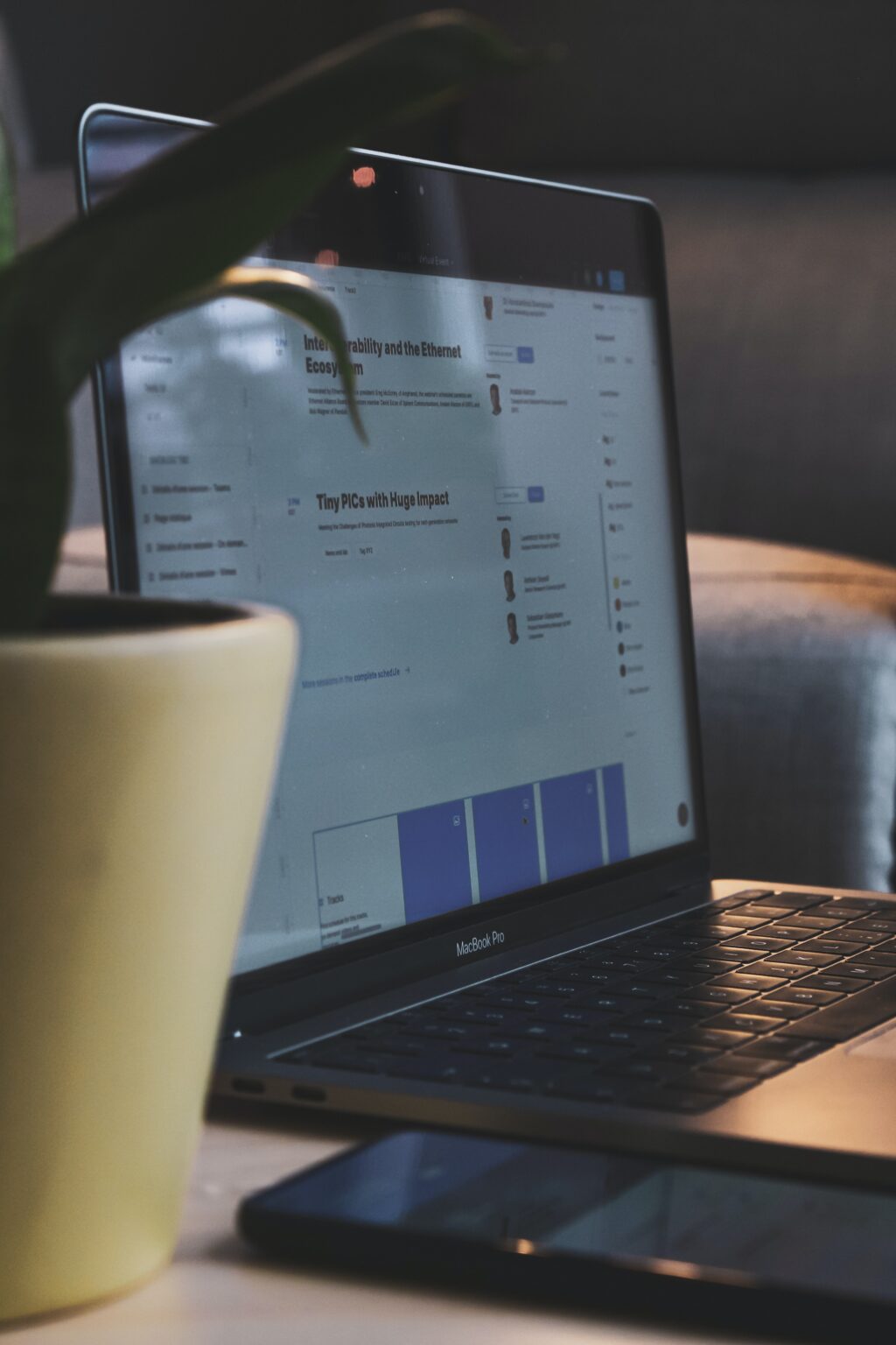 TOP 7 Signs Of A Failing Monitor | wanderingoffice.com